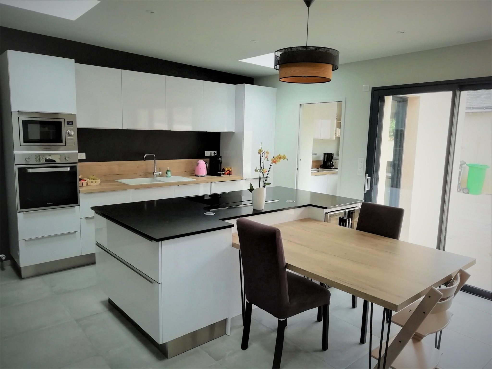 Cuisine avec coin repas : nos idées pour bien l’aménager