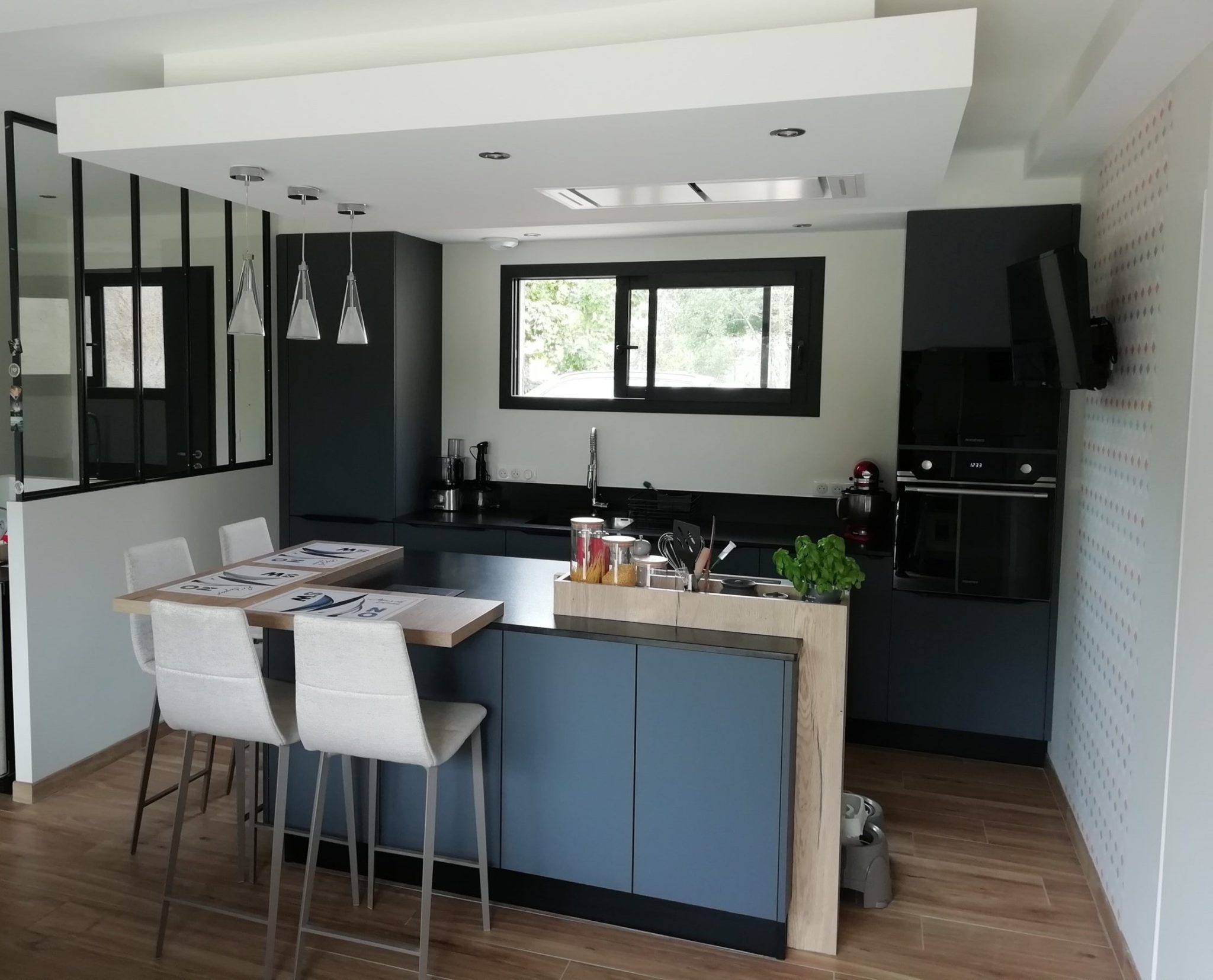 Cuisine avec coin repas : nos idées pour bien l’aménager